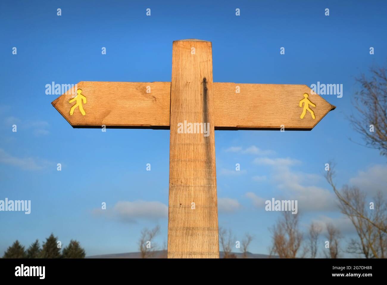 Walking signpost pathway hi-res stock photography and images - Alamy