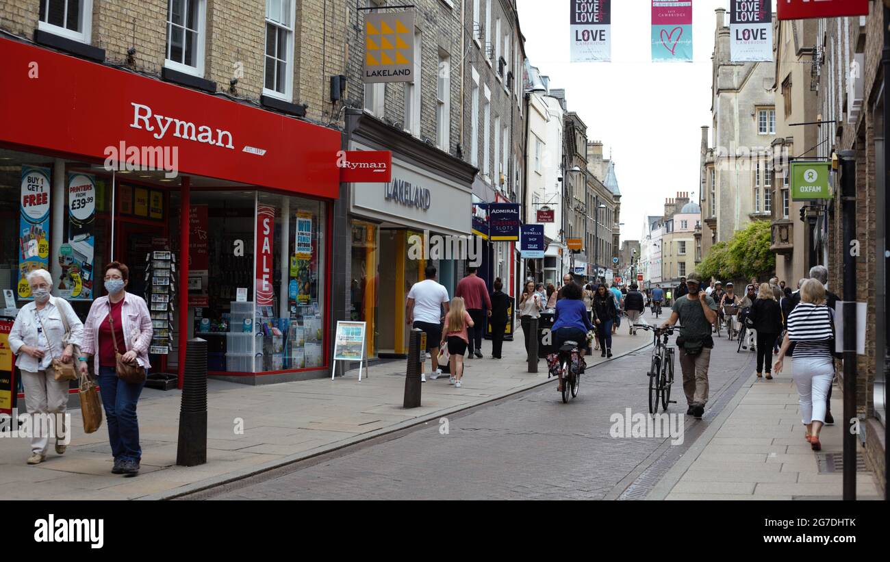 Pedestrians on Cambridge High Street , Britain UK Stock Photo - Alamy