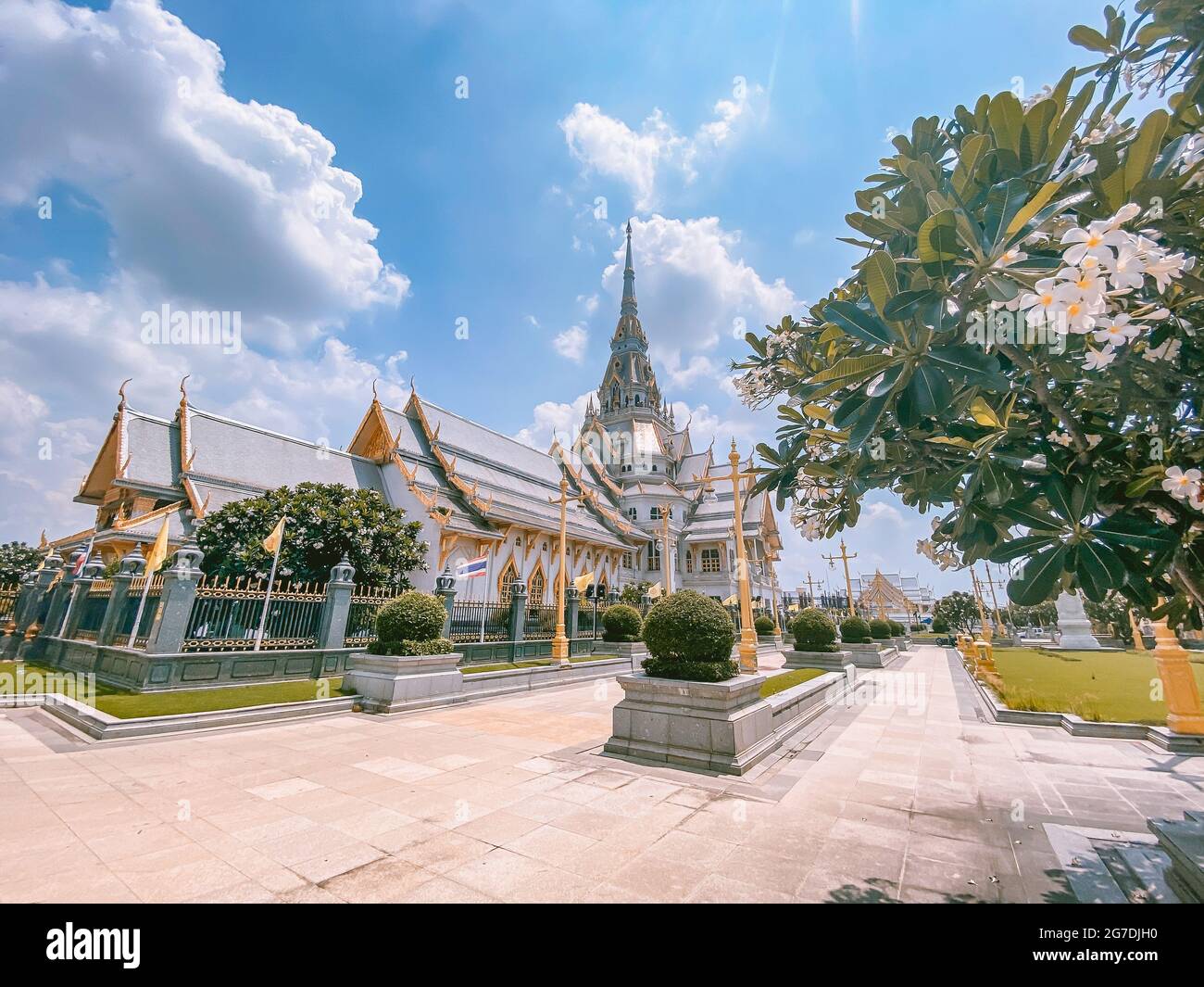Wat Sothon Wararam Worawihan in Chachoengsao, Thailand Stock Photo - Alamy