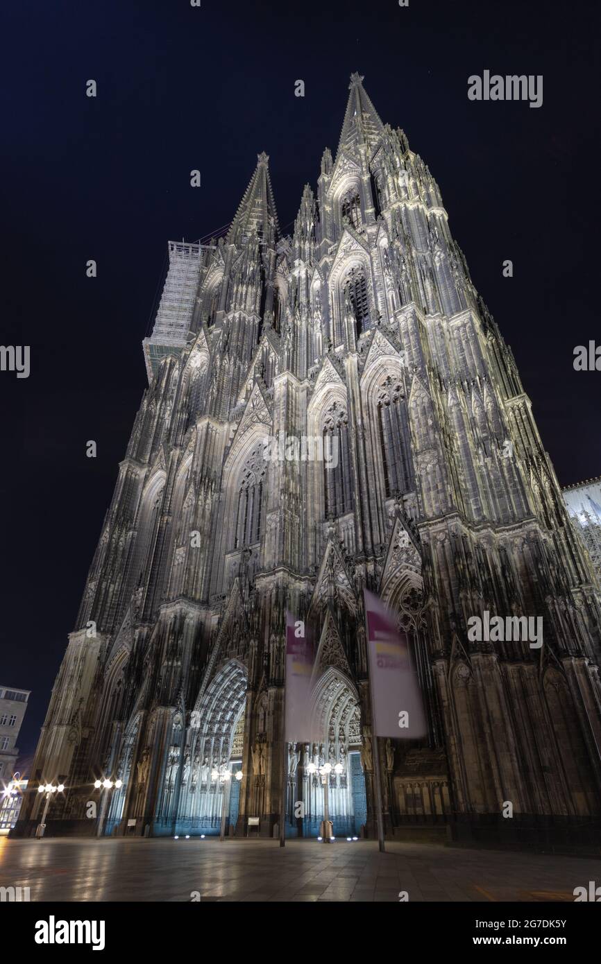 Vertical shot of the front side view of the Cologne Cathedral in North ...