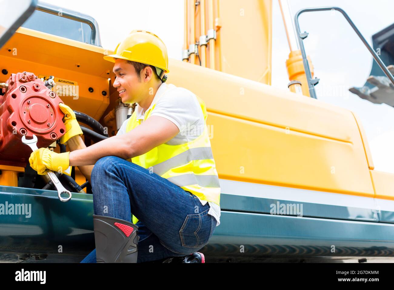 Asian engine mechanic engineer hi-res stock photography and images - Alamy