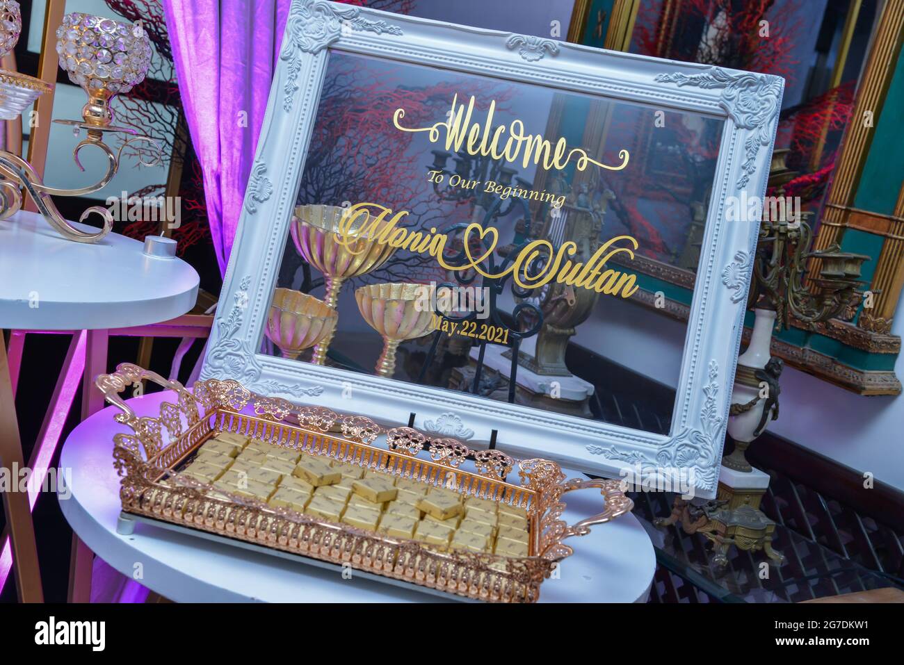Welcome buffet hi-res stock photography and images - Alamy