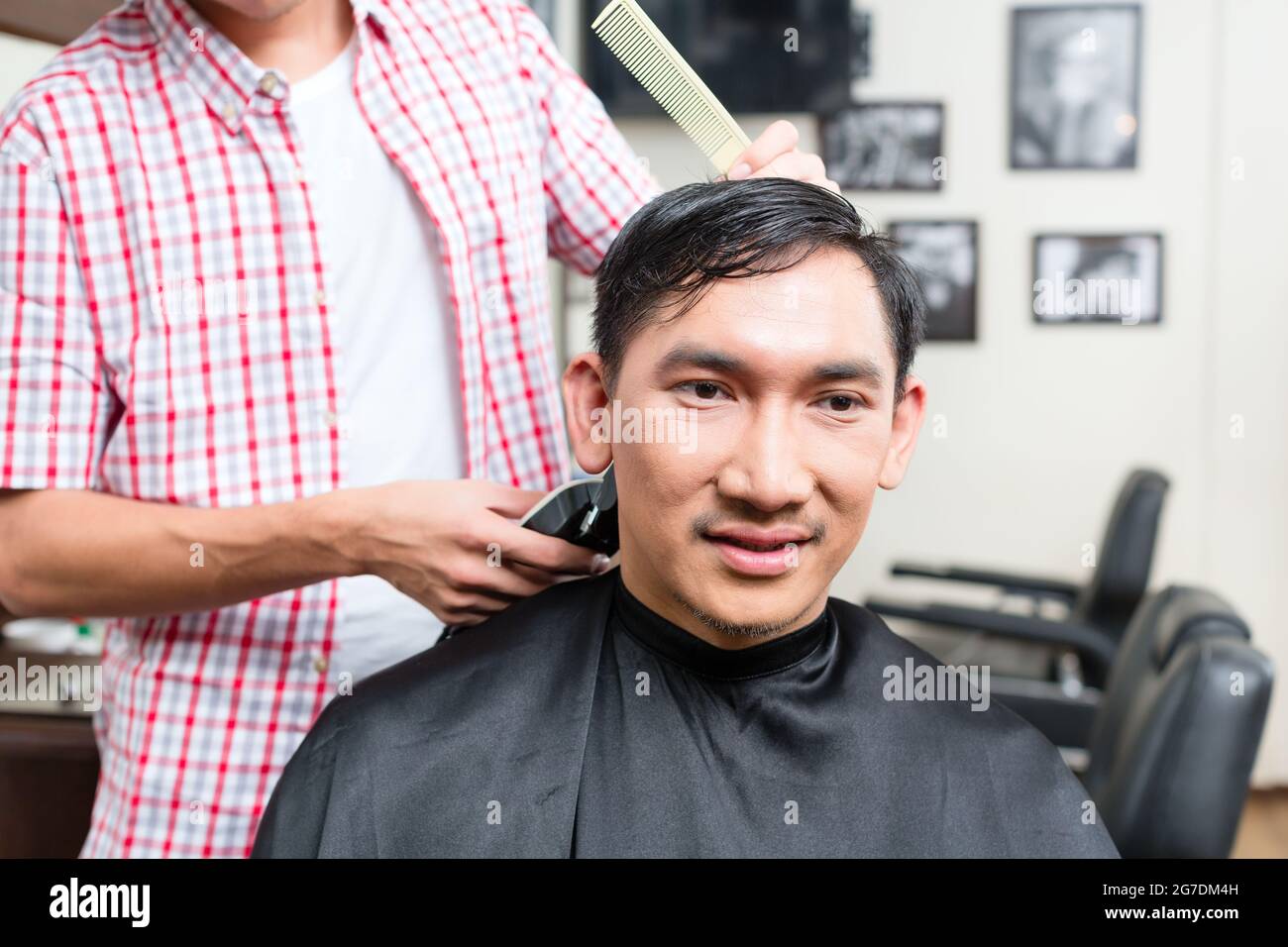 Male barber cutting man's hair hi-res stock photography and images - Alamy