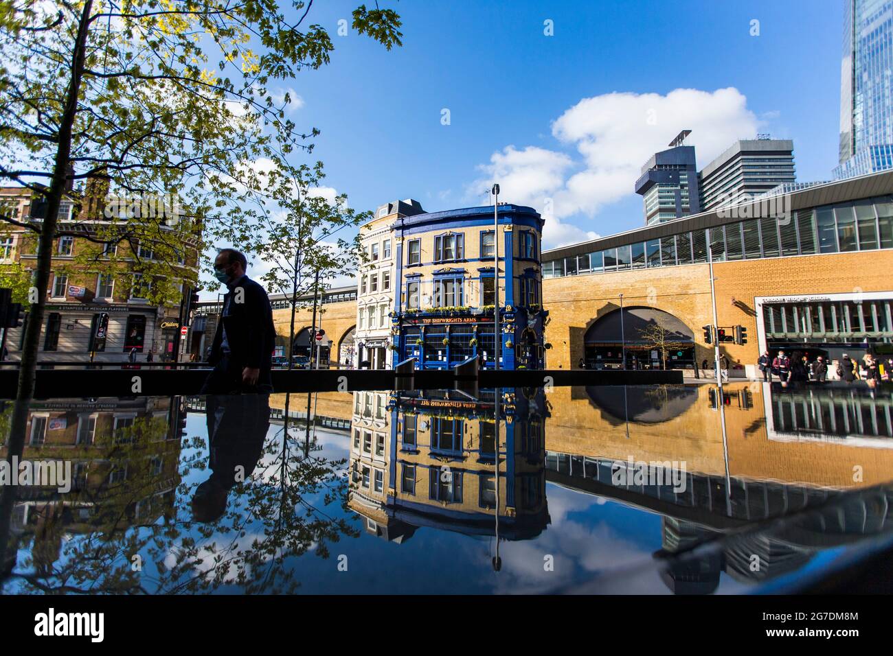 A perfect reflection next to London Bridge railway station, London, UK ...