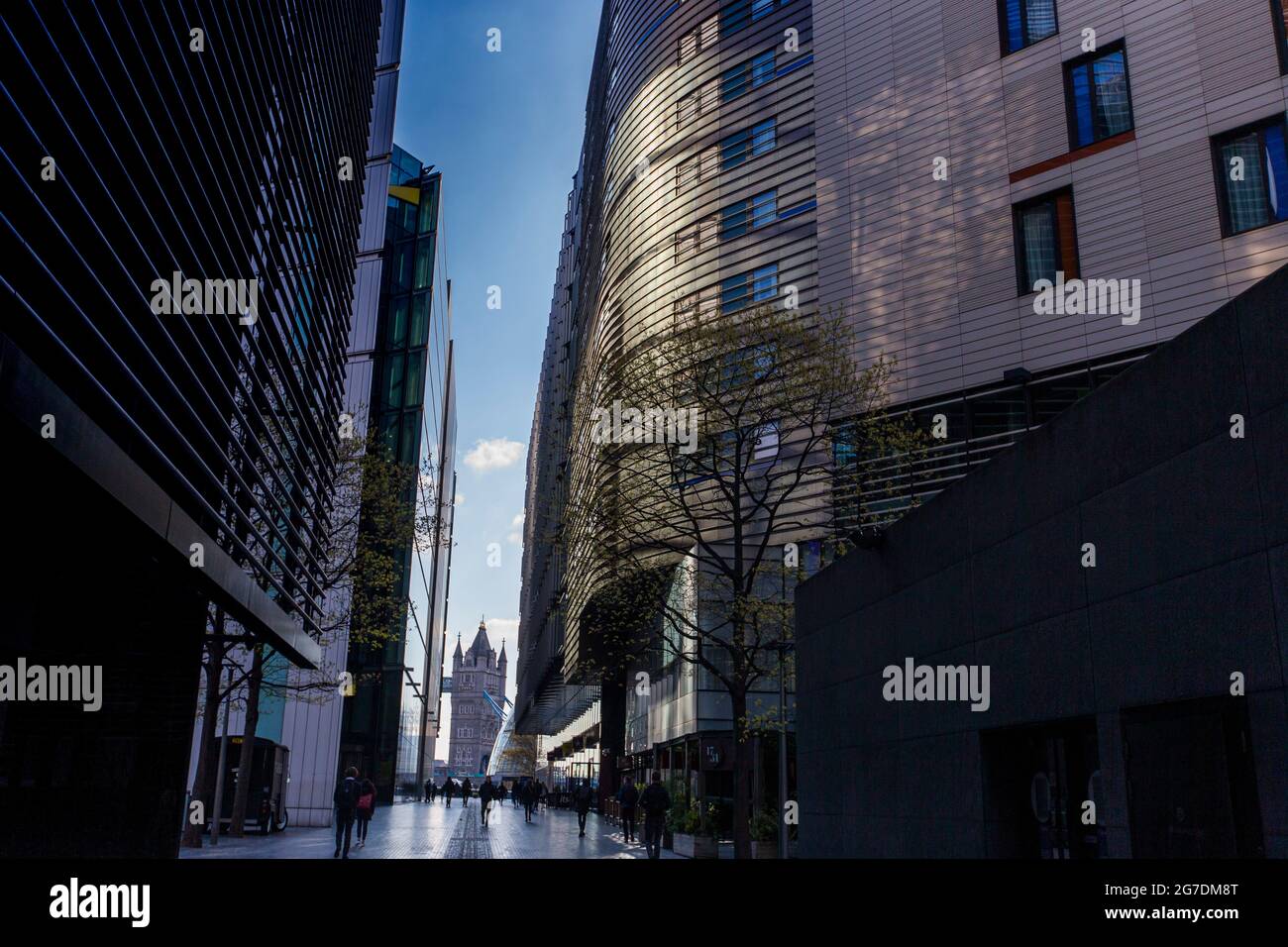 London city hall shadow tower hi-res stock photography and images - Alamy