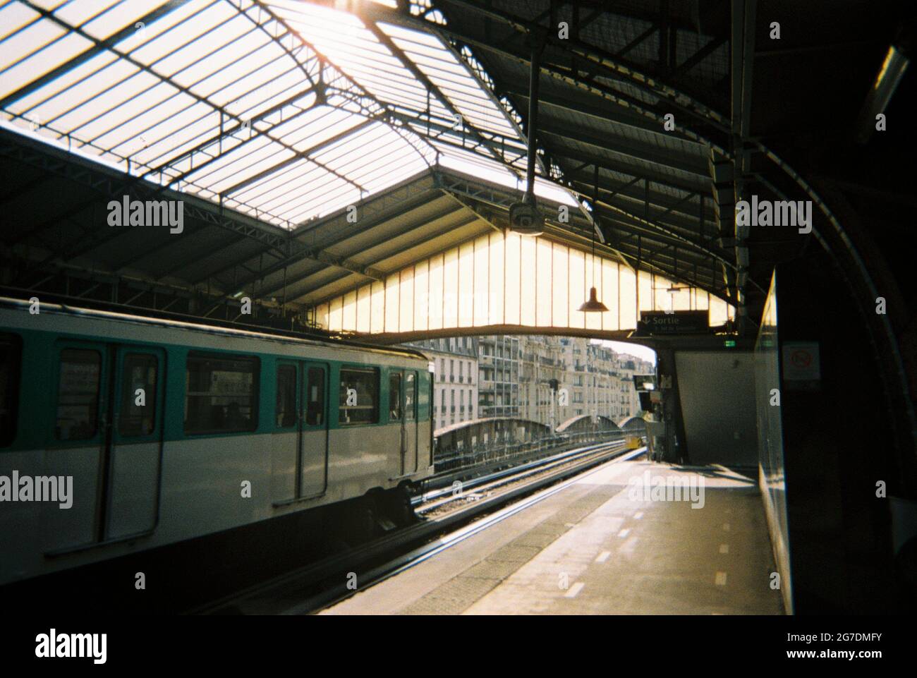 à la sortie Stock Photo - Alamy