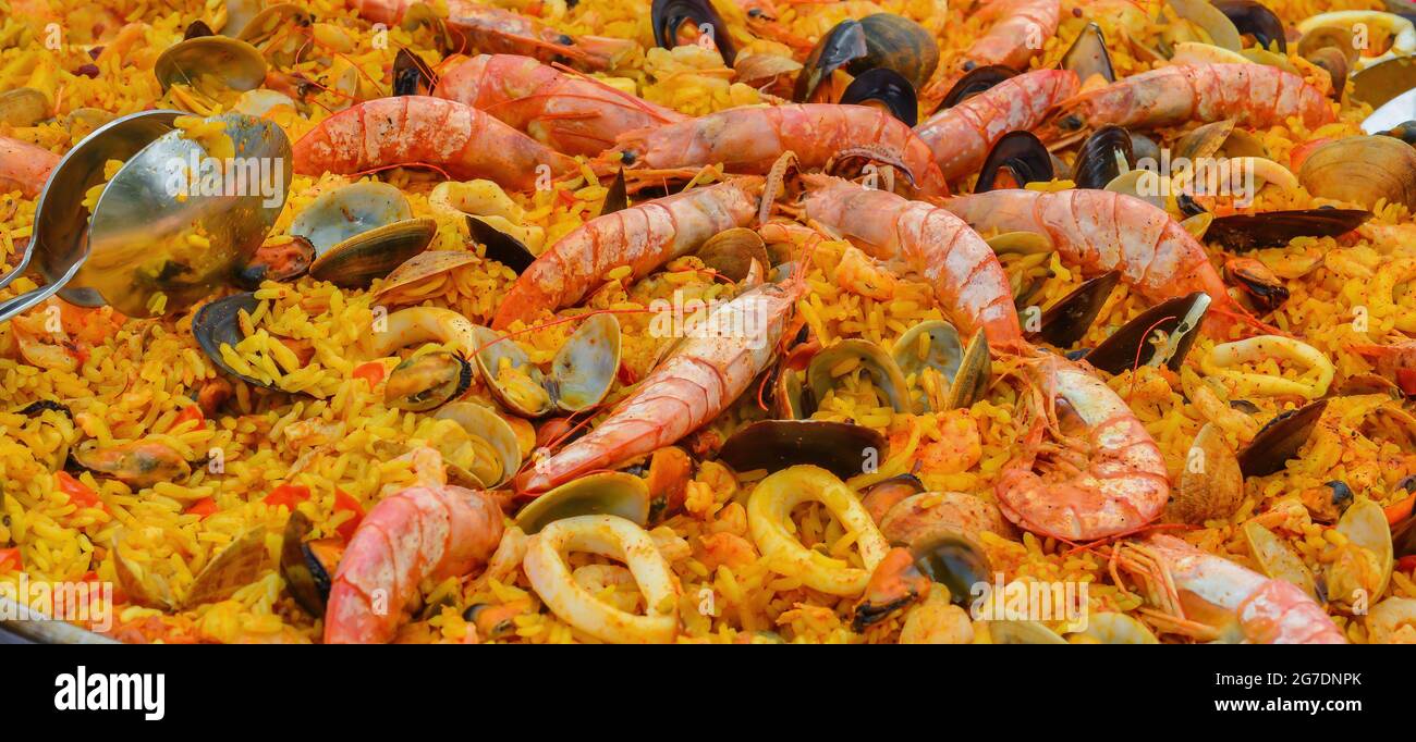Portuguese Seafood Paella with Mussels Stock Photo - Alamy