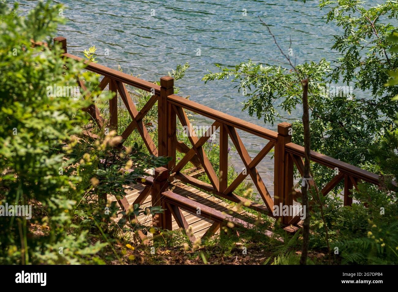 lakeside walking path Stock Photo - Alamy