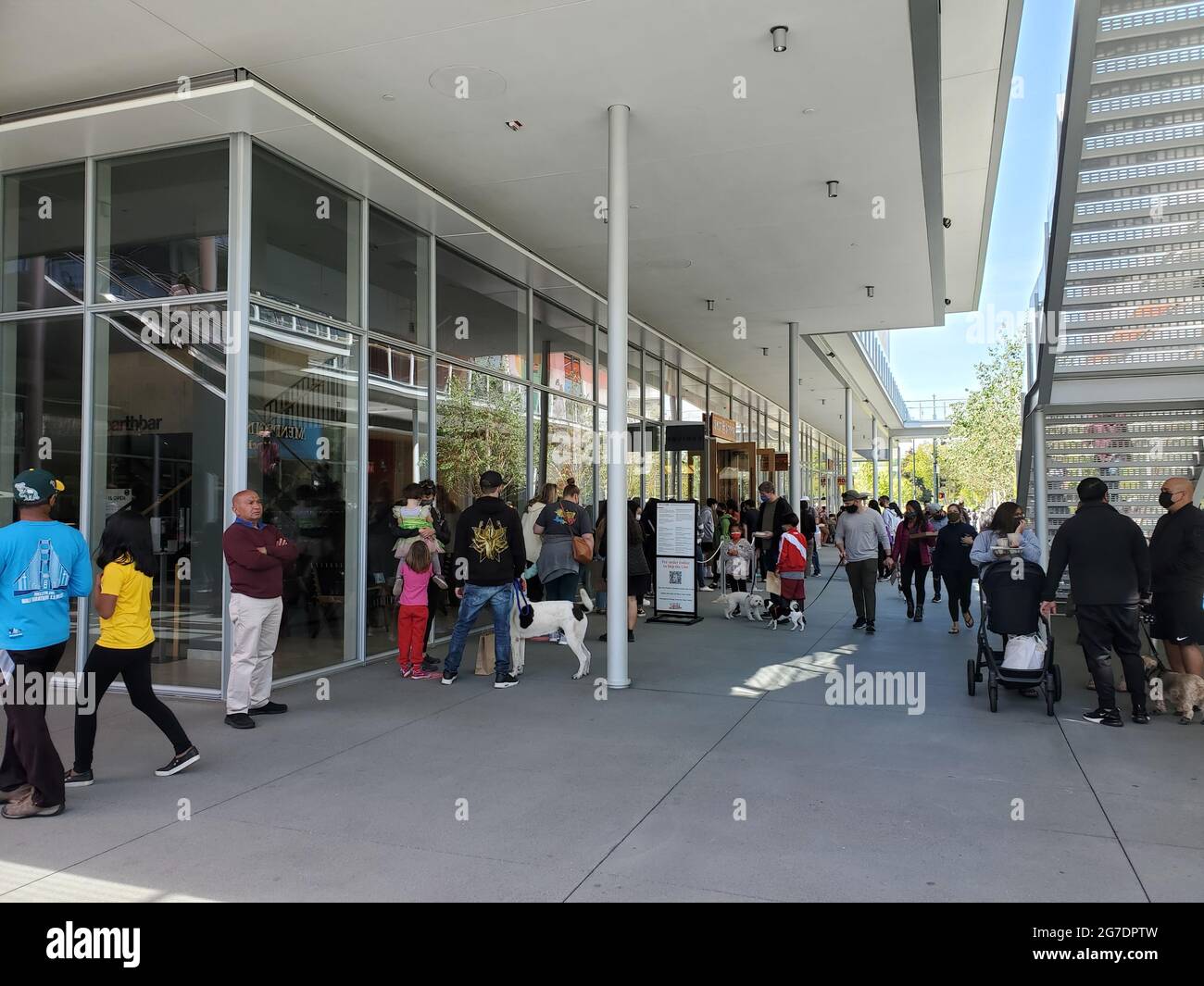 City center bishop ranch shopping mall hi-res stock photography and ...