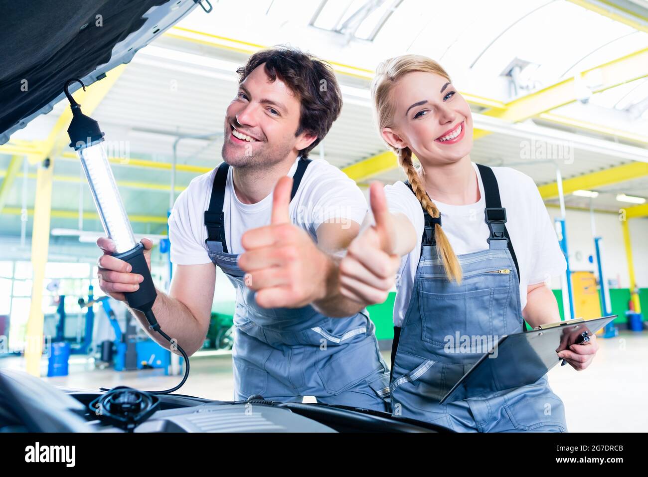 Mechanic team hi-res stock photography and images - Alamy