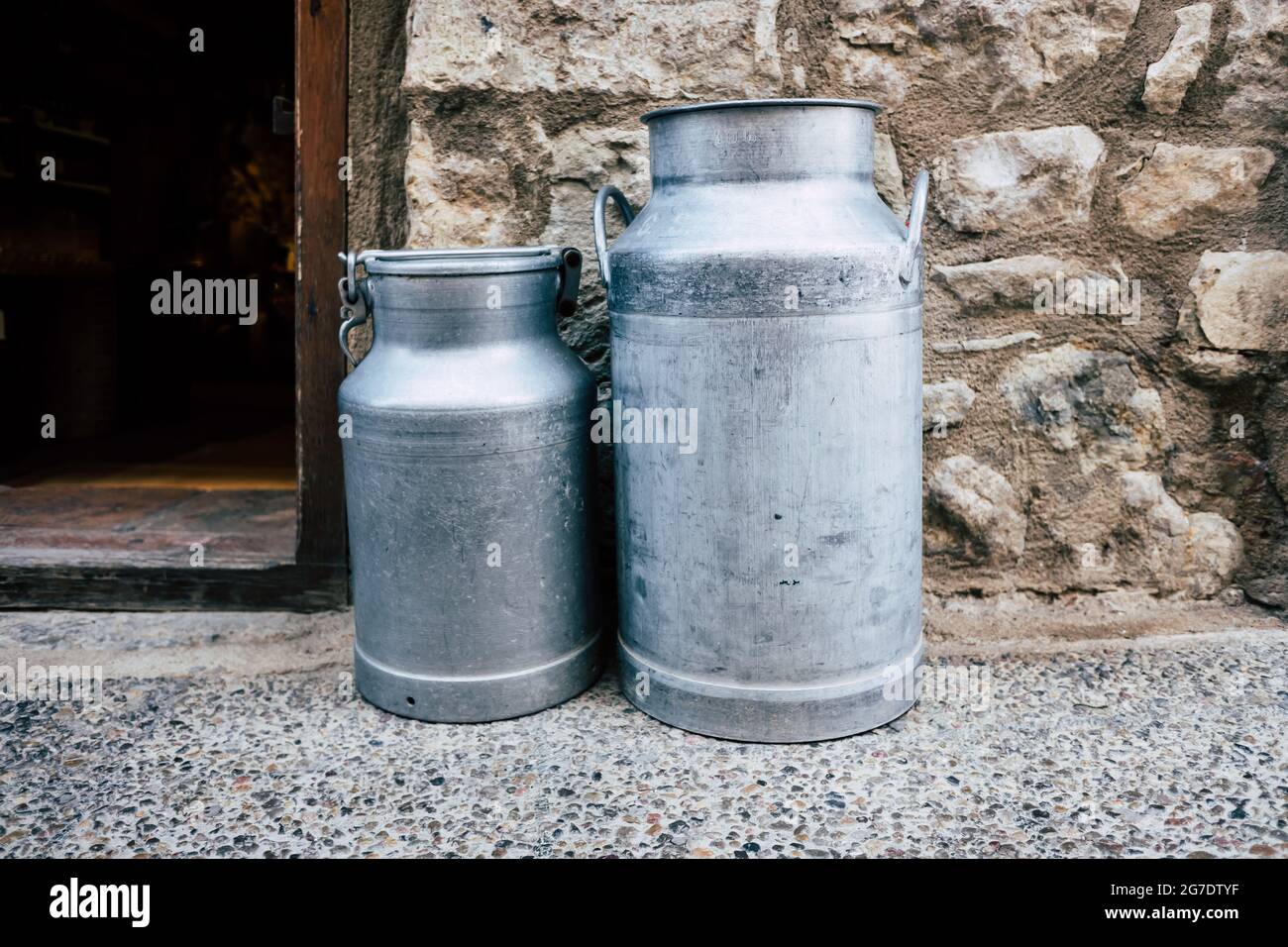 Retro milk containers hi-res stock photography and images - Alamy