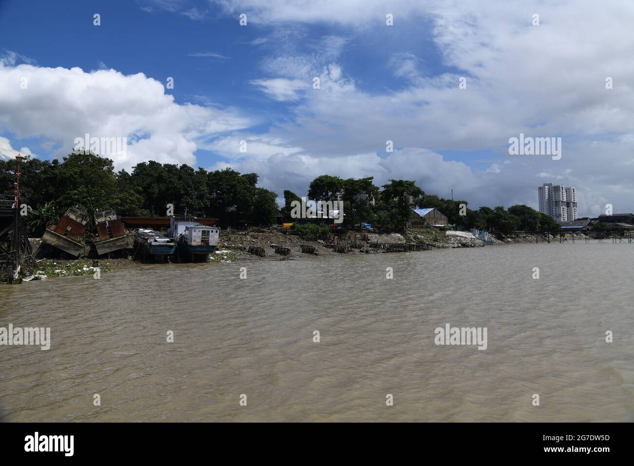 Shipyard near Shibpur ferry ghat on the Ganges. Howrah, India Stock ...
