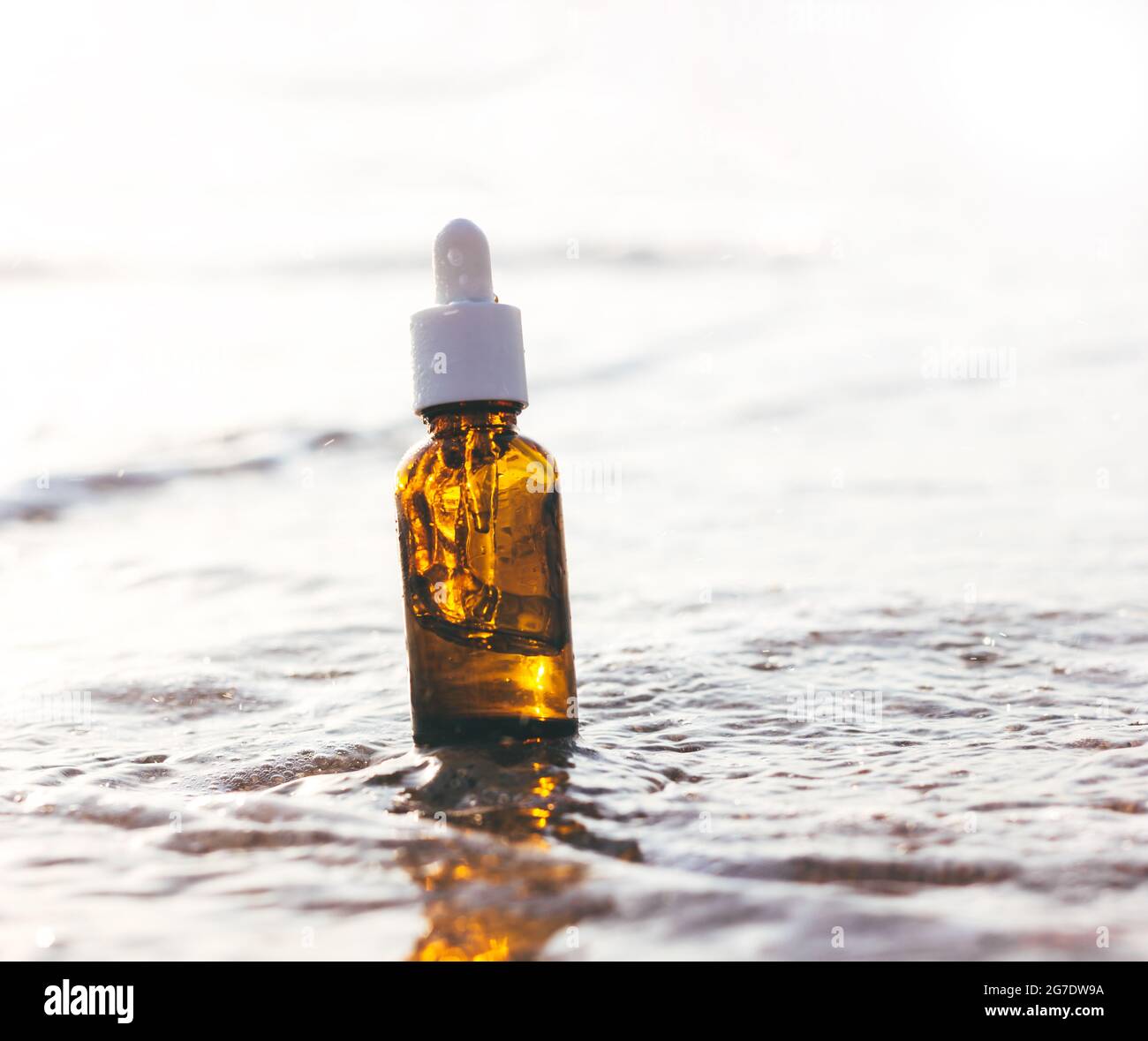 Serum dropper pipette hi-res stock photography and images - Alamy