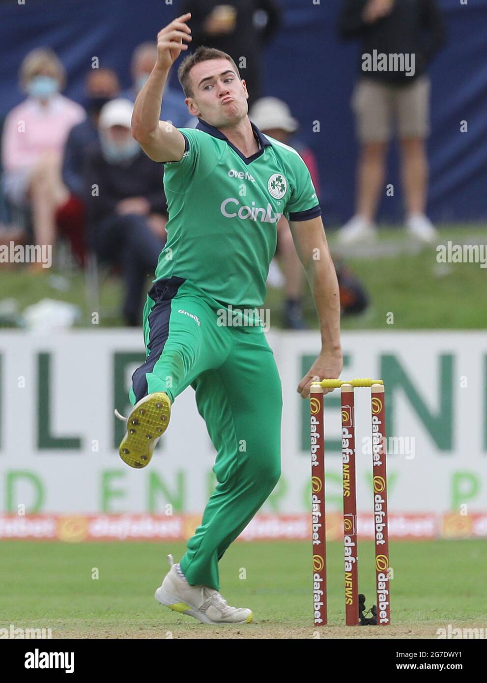 Josh little cricket hi-res stock photography and images - Alamy