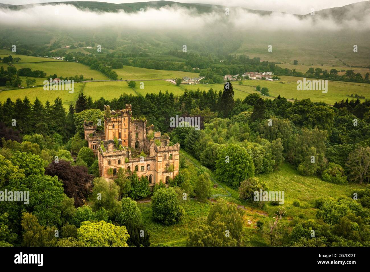 Abandoned castle scotland hi-res stock photography and images - Alamy