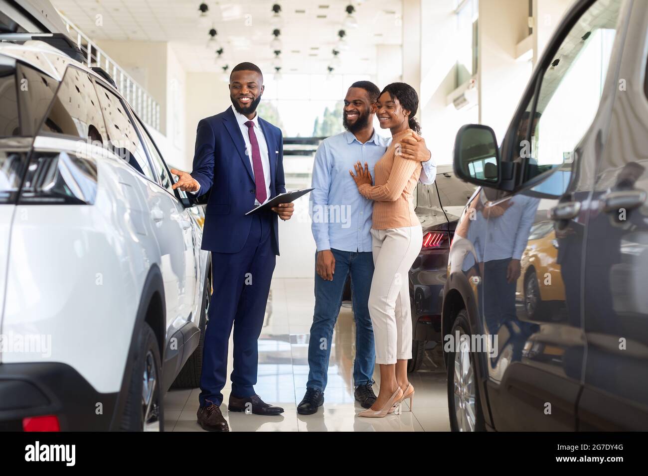 Black african man salesperson hi-res stock photography and images - Alamy