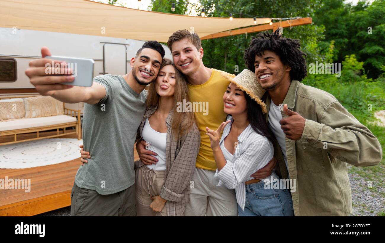Friends camper van hi-res stock photography and images - Alamy