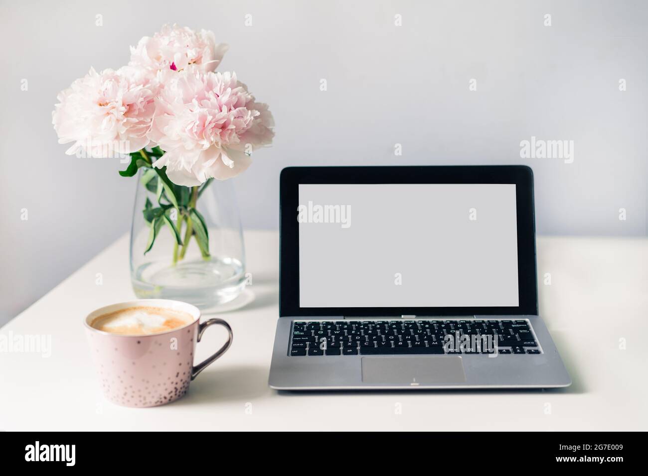 Simple work table of freelance hi-res stock photography and images - Alamy