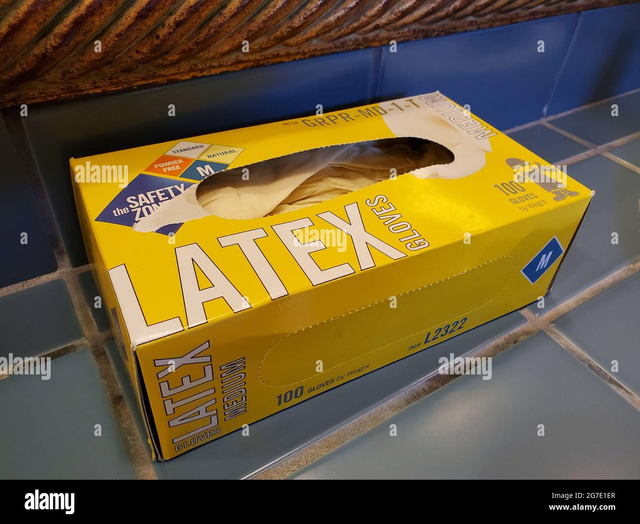 Latex gloves box hi-res stock photography and images - Alamy