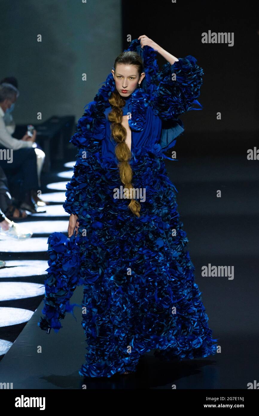 Roma - Models catwalk in Cinecittà Studios for AltaRoma 2021 Stock ...