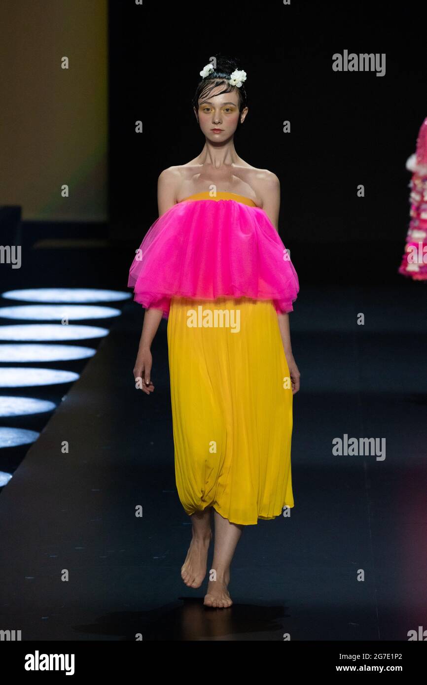 Roma - Models catwalk in Cinecittà Studios for AltaRoma 2021 Stock ...