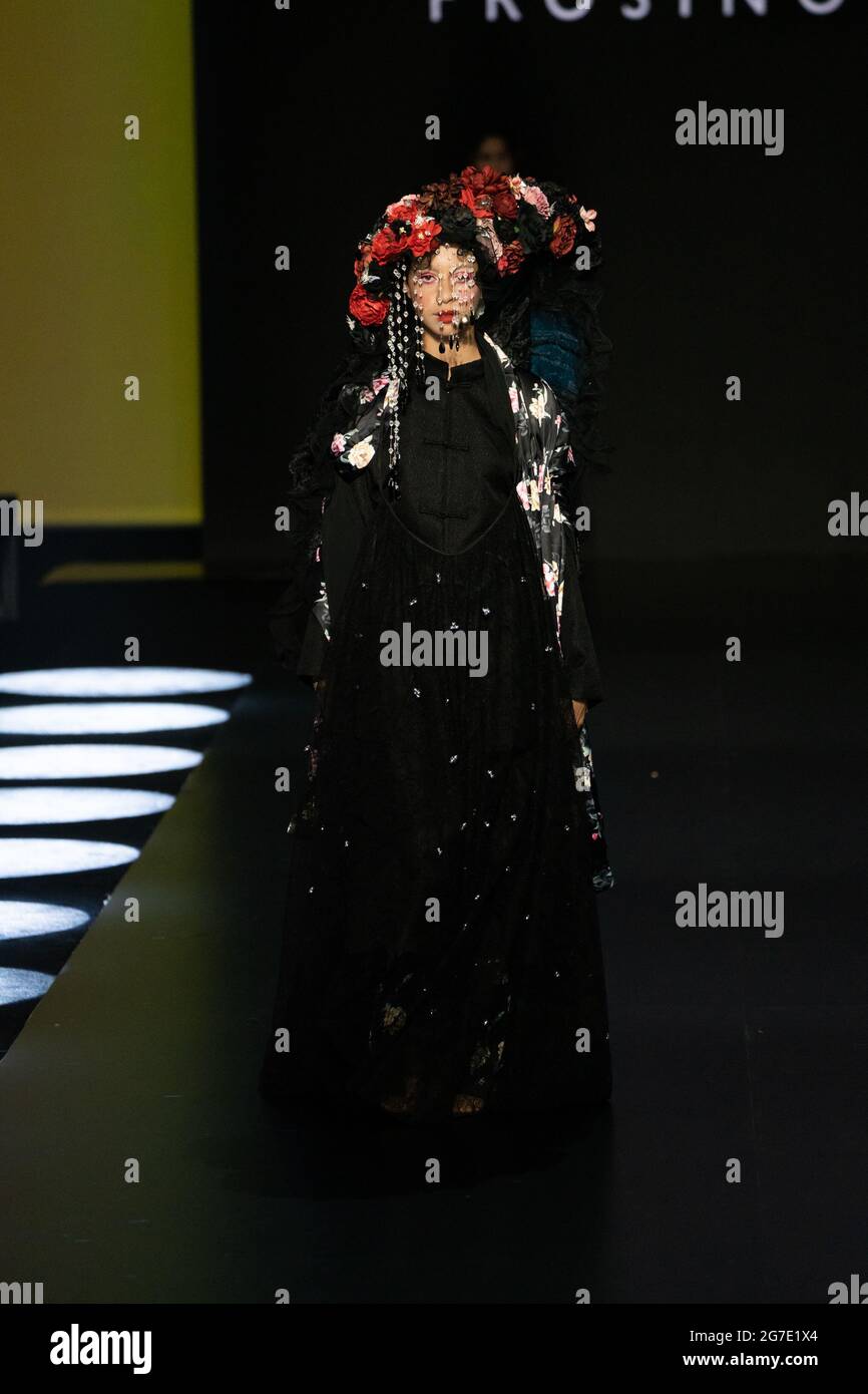 Roma - Models catwalk in Cinecittà Studios for AltaRoma 2021 Stock ...