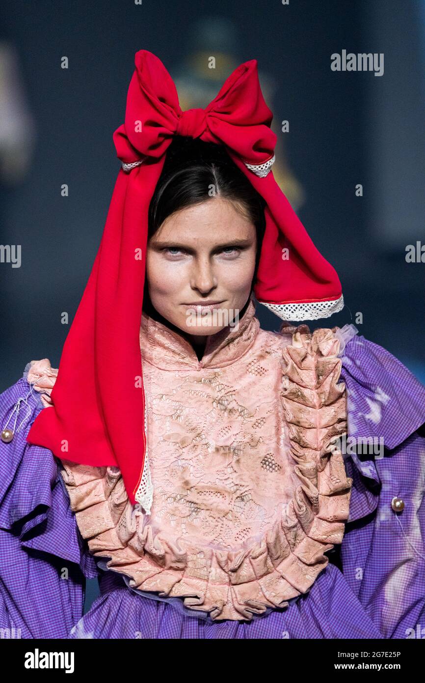 Roma - Models catwalk in Cinecittà Studios for AltaRoma 2021 Stock ...