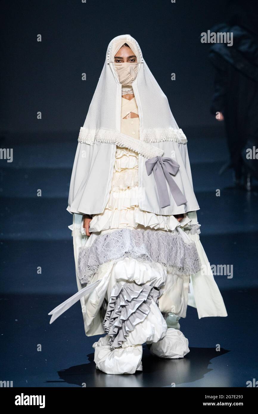 Roma - Models catwalk in Cinecittà Studios for AltaRoma 2021 Stock ...