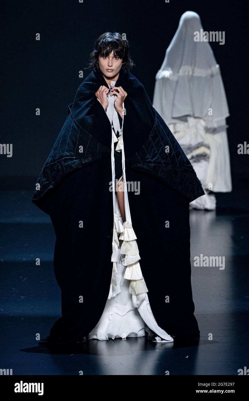 Roma - Models catwalk in Cinecittà Studios for AltaRoma 2021 Stock ...