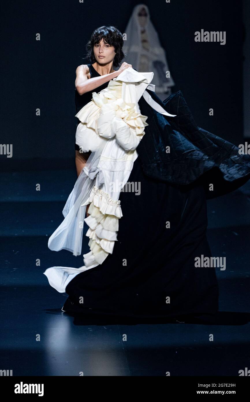 Roma - Models catwalk in Cinecittà Studios for AltaRoma 2021 Stock ...