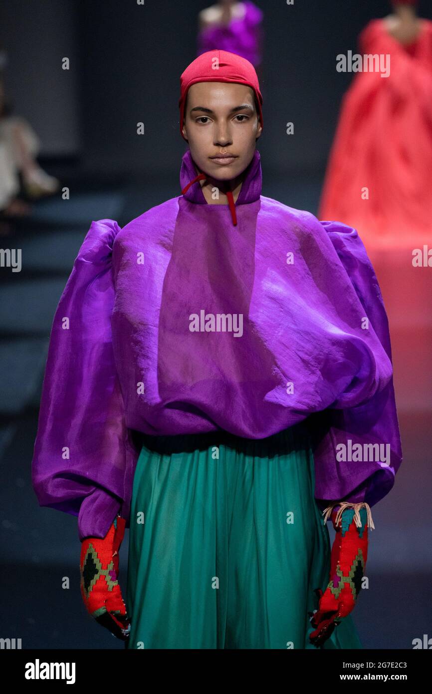 Roma - Models catwalk in Cinecittà Studios for AltaRoma 2021 Stock ...