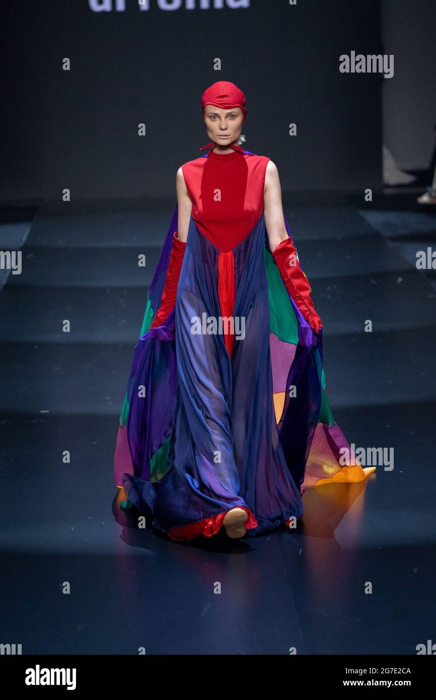 Roma - Models catwalk in Cinecittà Studios for AltaRoma 2021 Stock ...