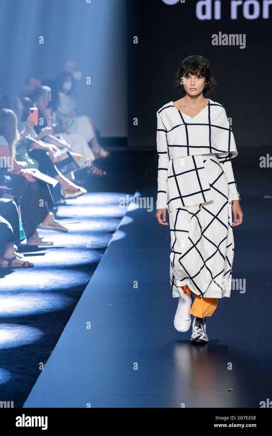 Roma - Models catwalk in Cinecittà Studios for AltaRoma 2021 Stock ...