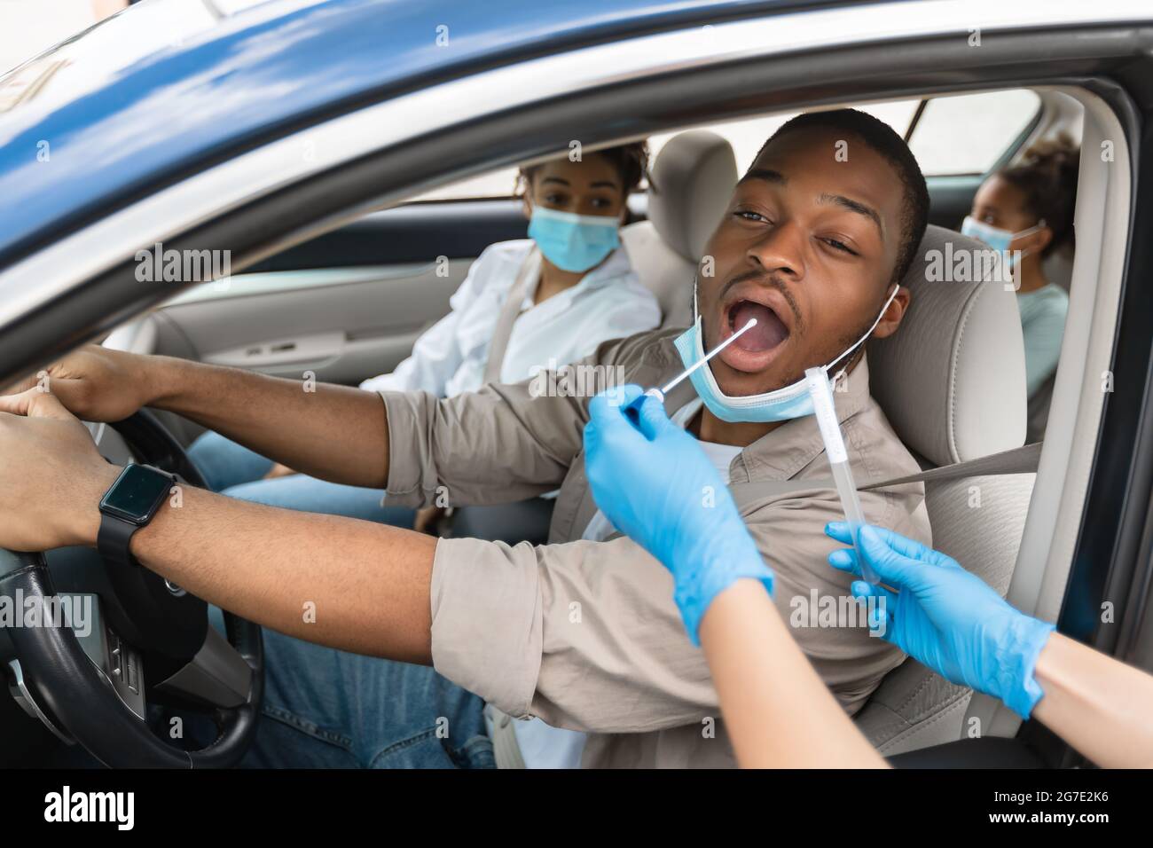 Drive thru covid test black hi-res stock photography and images - Alamy