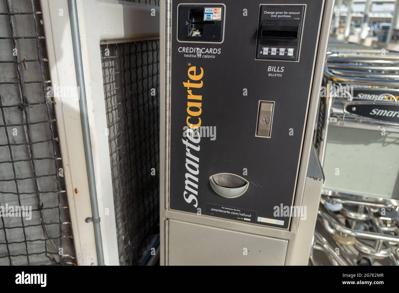 Smart Carte luggage cart dispenser at Oakland International Airport ...