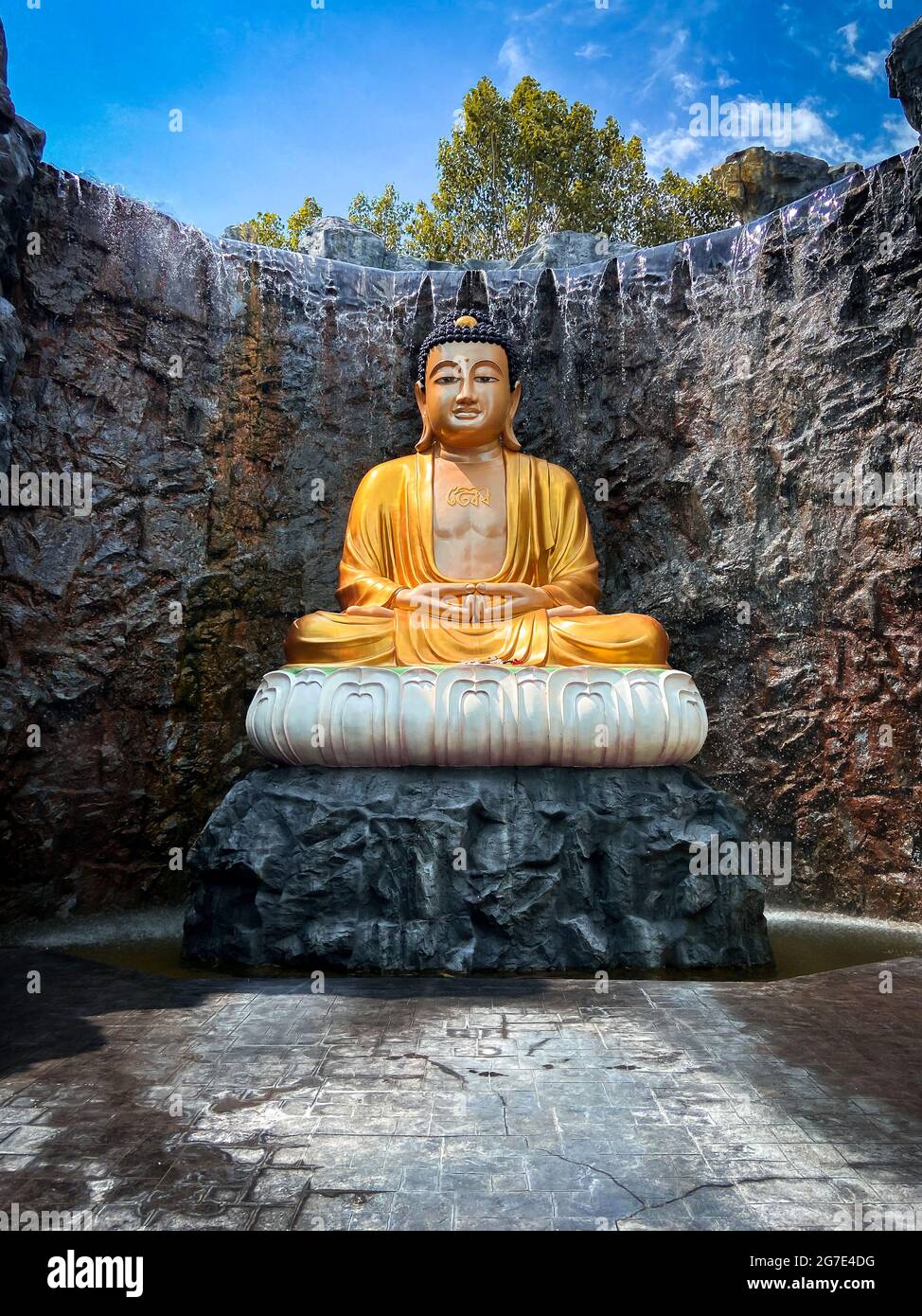 wat lak si rat samoson in Samut Sakhon, Thailand Stock Photo - Alamy