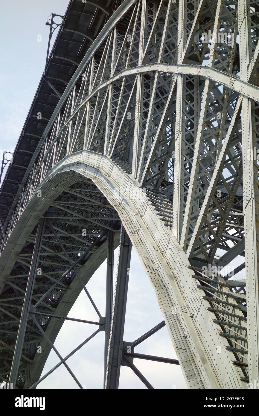 Dom Luís I Bridge, Ponte de Dom Luís I, double-deck metal arch bridge ...