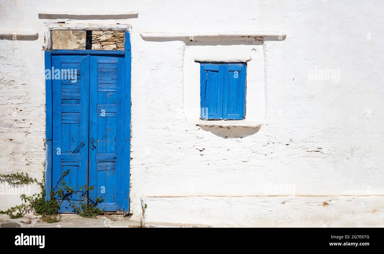Blue window frames hi-res stock photography and images - Alamy