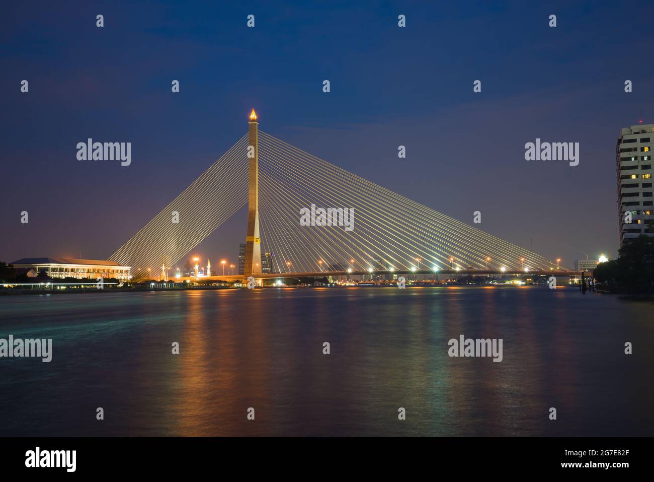 Night rama viii bridge bangkok hi-res stock photography and images - Alamy