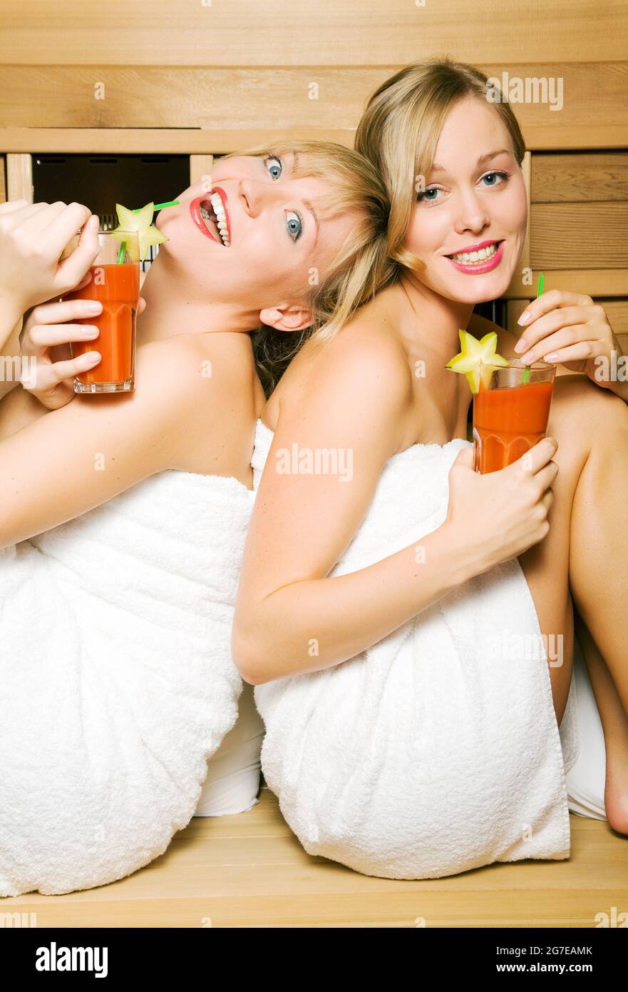 Girls in the sauna hi-res stock photography and images - Alamy