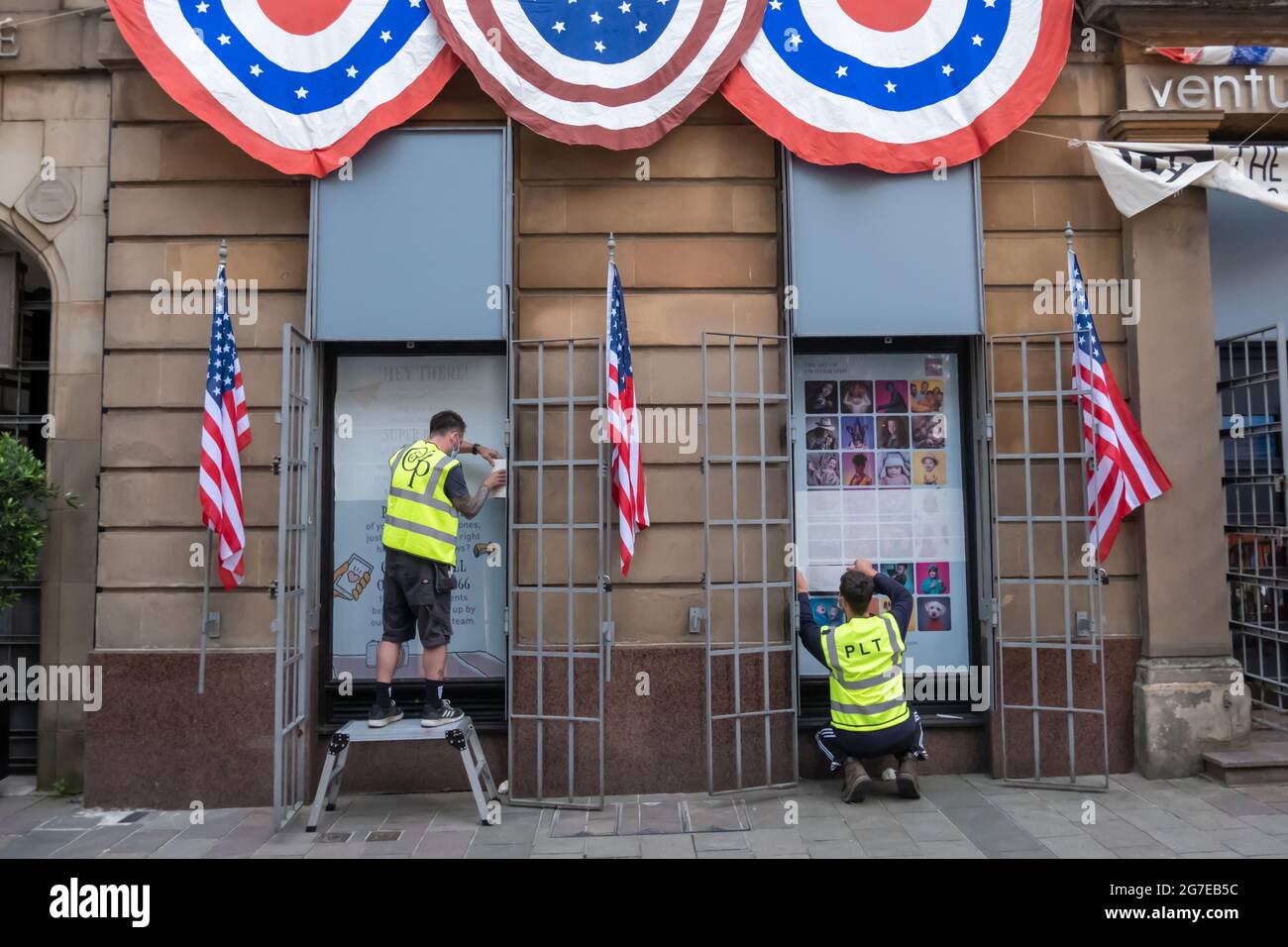 Glasgow, Scotland, UK. 13th July, 2021. Members of the crew erecting ...
