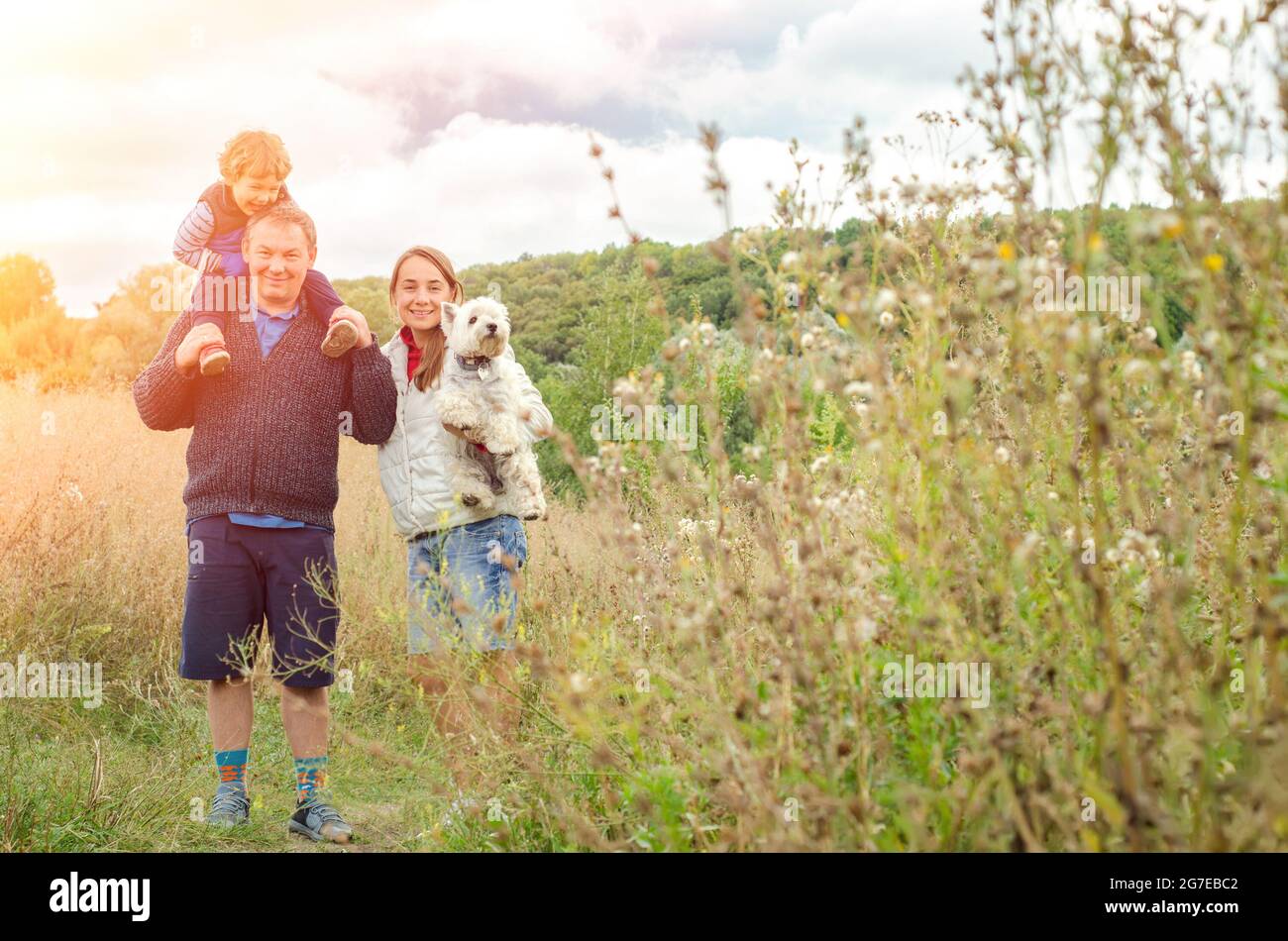Happy family, outdoors lifestyle hi-res stock photography and images ...