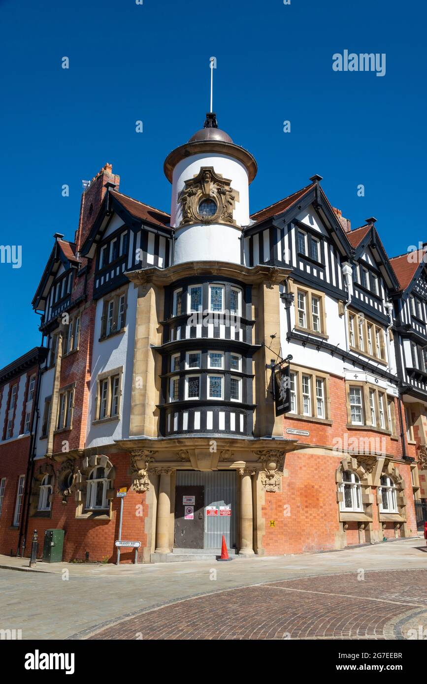 The 'White Lion' an old pub and landmark in Underbank, Stockport ...