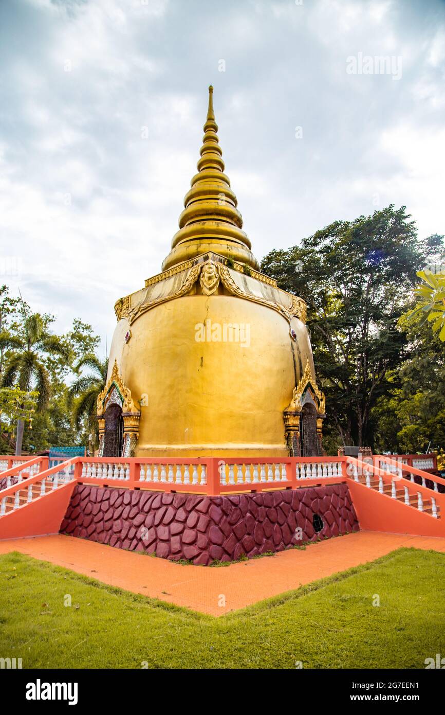 Wat Chak Yai temple, golden buddha and hundreds of monks, in ...