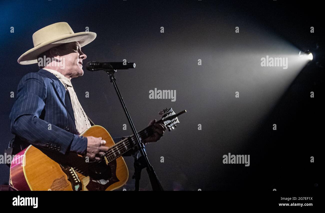 British-born Canadian actor, best known as Jack Bauer from 24; Kiefer ...