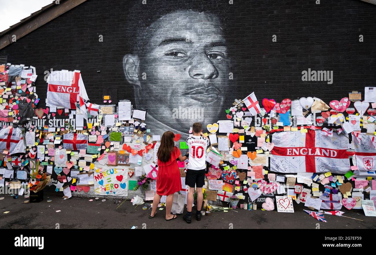 Mackenzie Robertson and his mother Sally Coles-Robertson put up a ...