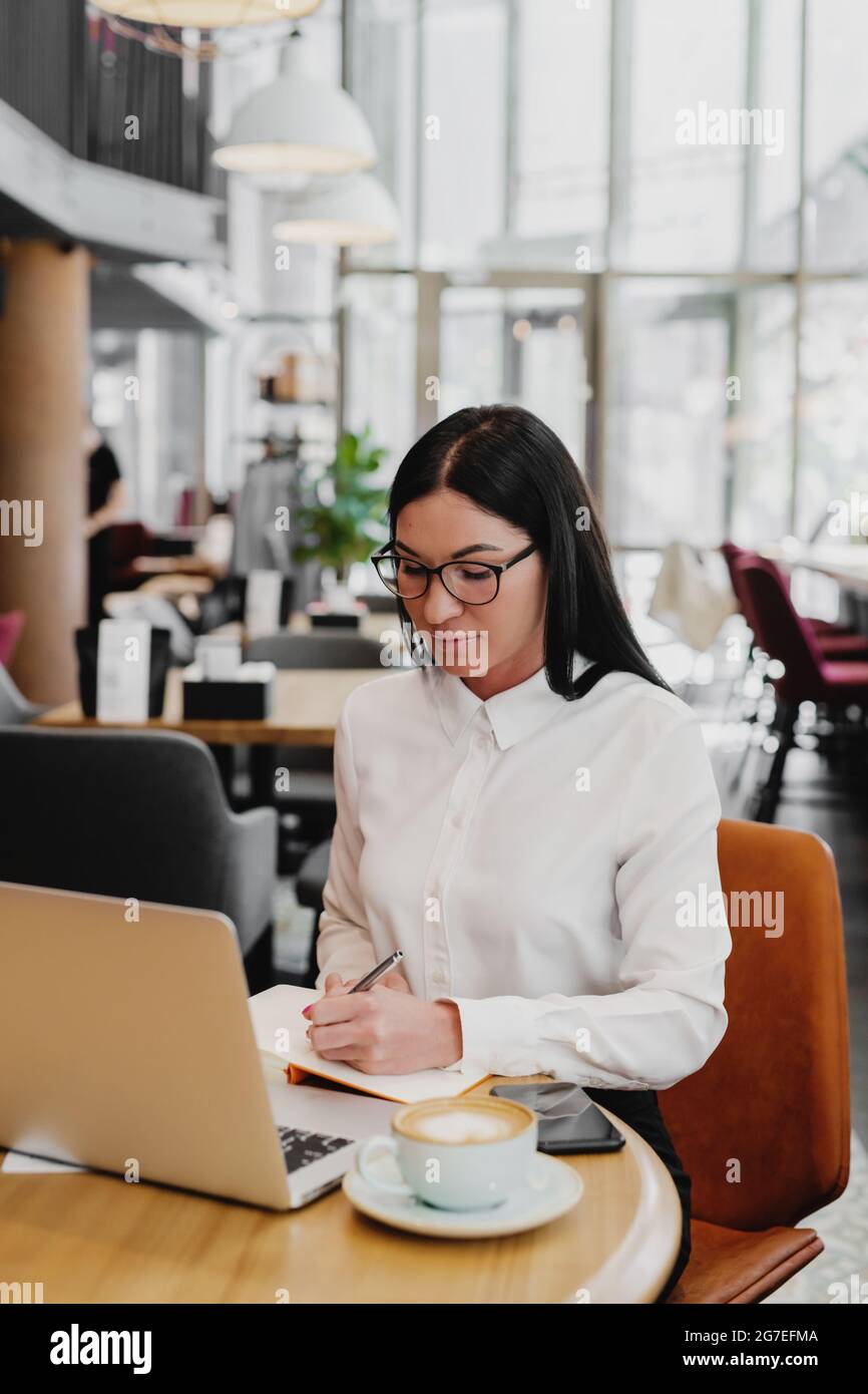 Working coffee shop computer hi-res stock photography and images - Alamy