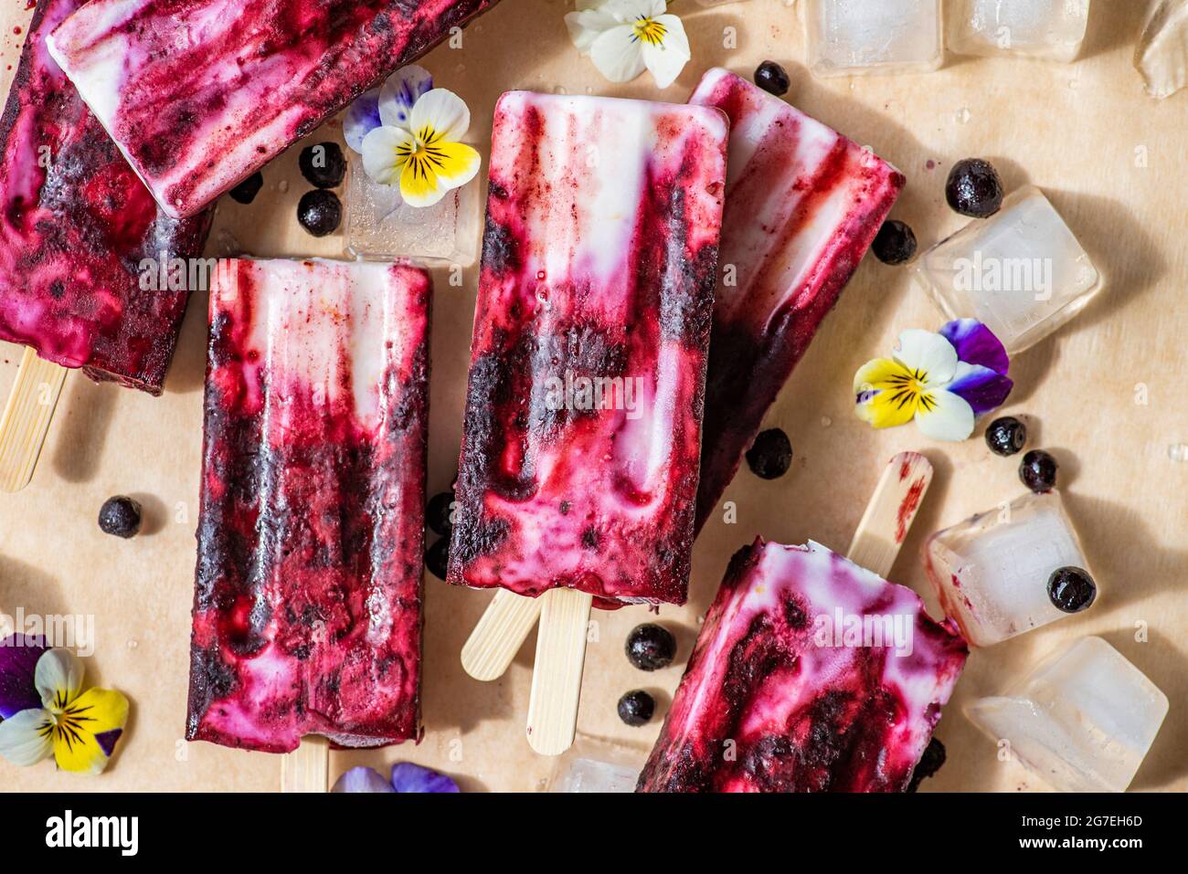 Frozen yogurt swirl hi-res stock photography and images - Alamy