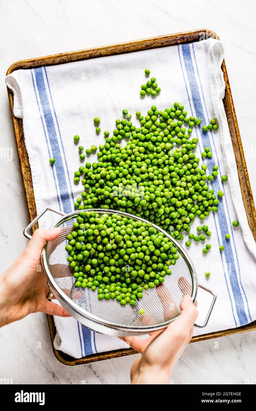 Blanched Green Peas, the preparation and process Stock Photo - Alamy
