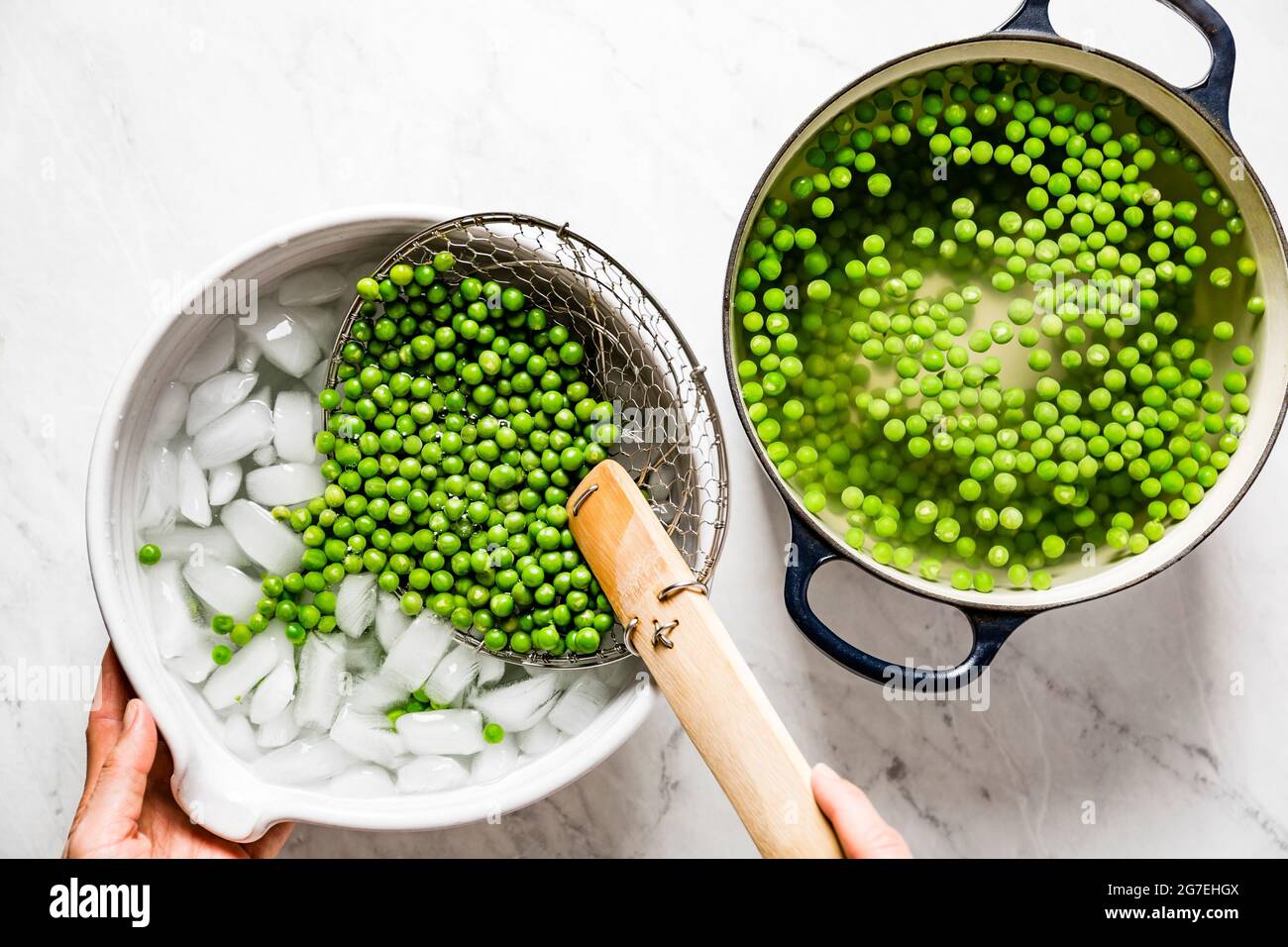 Blanched Green Peas, the preparation and process Stock Photo - Alamy